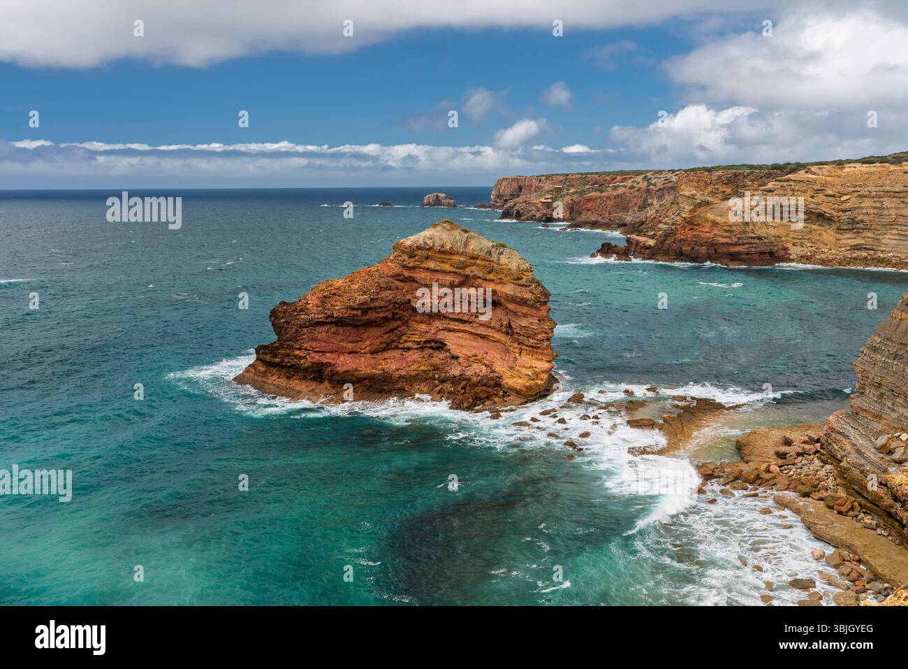 Rock formations near sea hi-res stock photography and images - Alamy