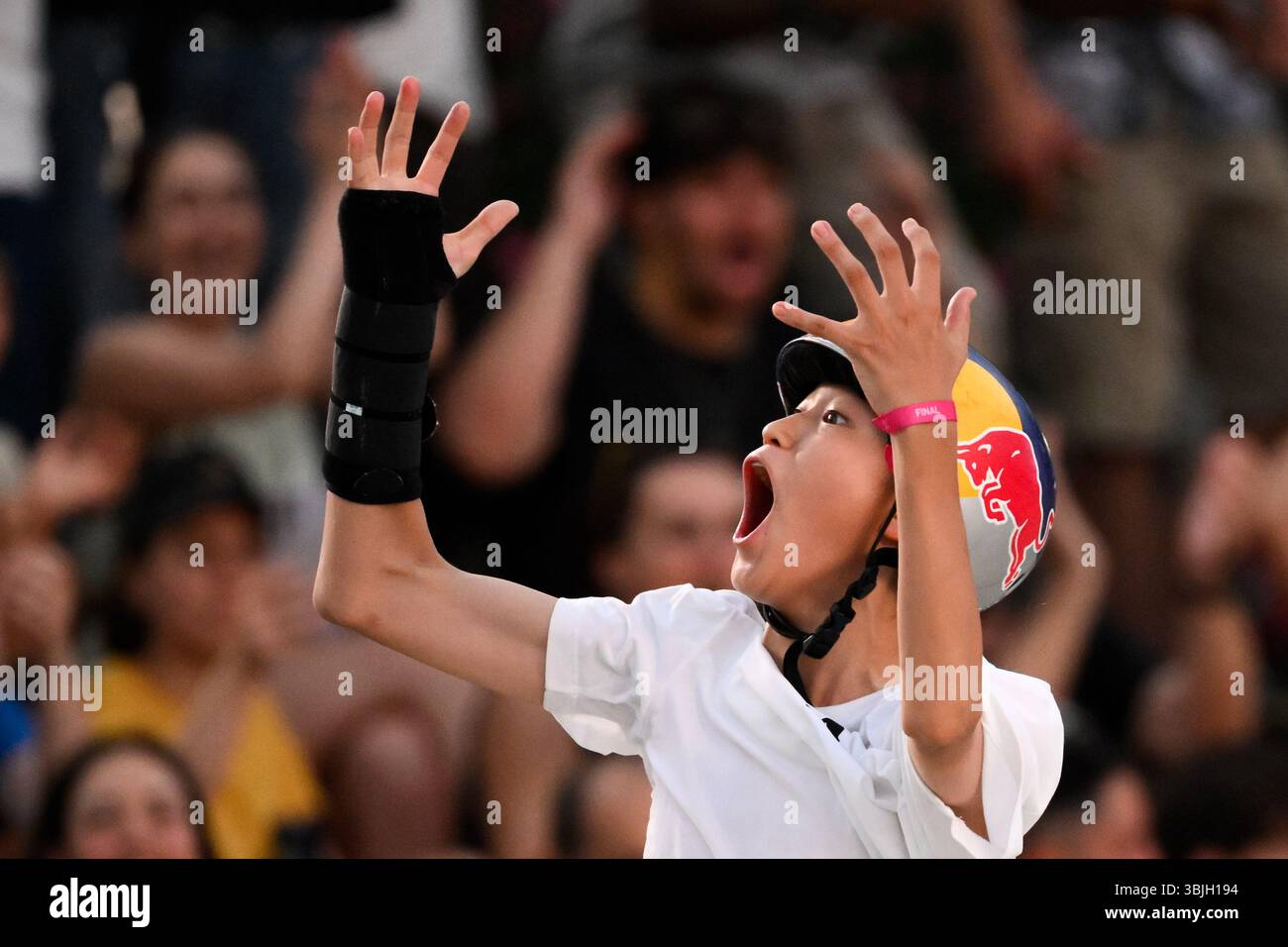 Ginwoo Onodera of Japan celebrates after competing in the men's final ...