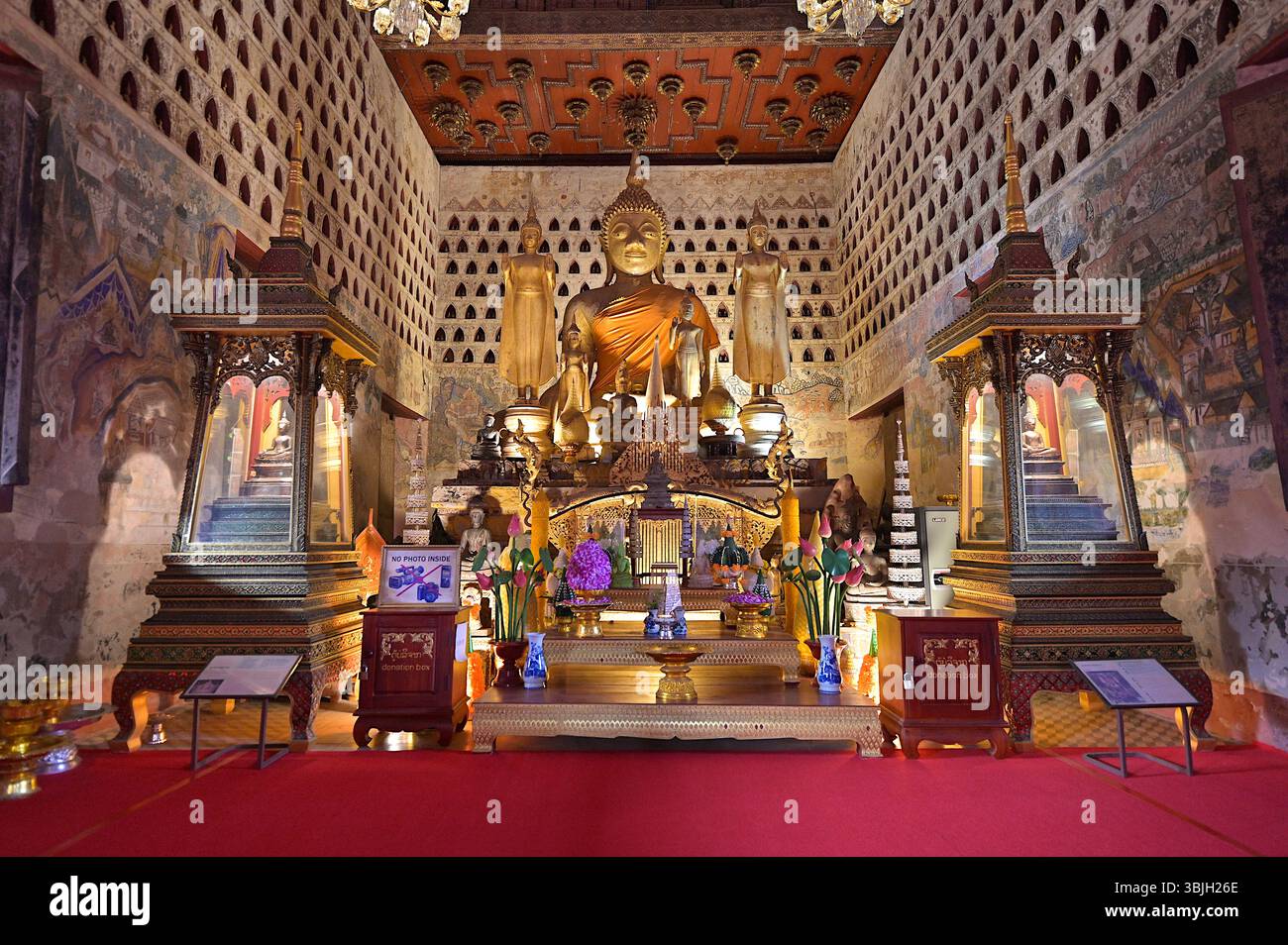 Shrine hall at Wat Sisaket, one of the oldest standing Buddhist temples ...