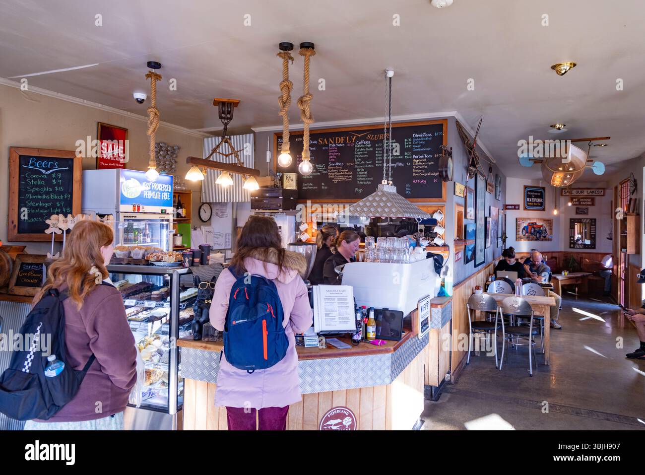 Te Anau town centre, Fiordland national park, The Sandfly cafe coffee ...
