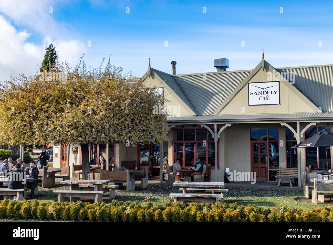 Te Anau, Fiordland national park, The Sandfly Cafe and coffee shop on ...