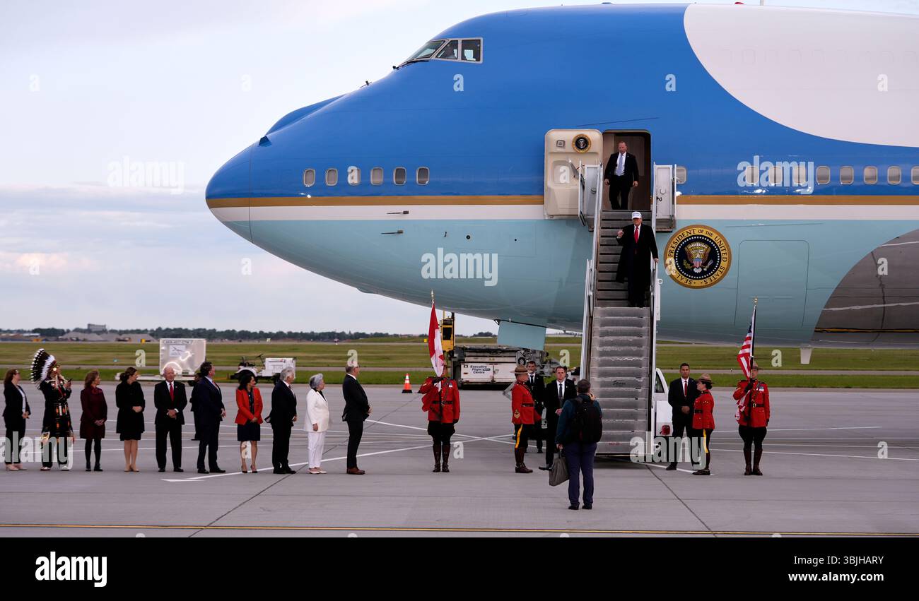 President Donald Trump arrives on Air Force One at Calgary ...