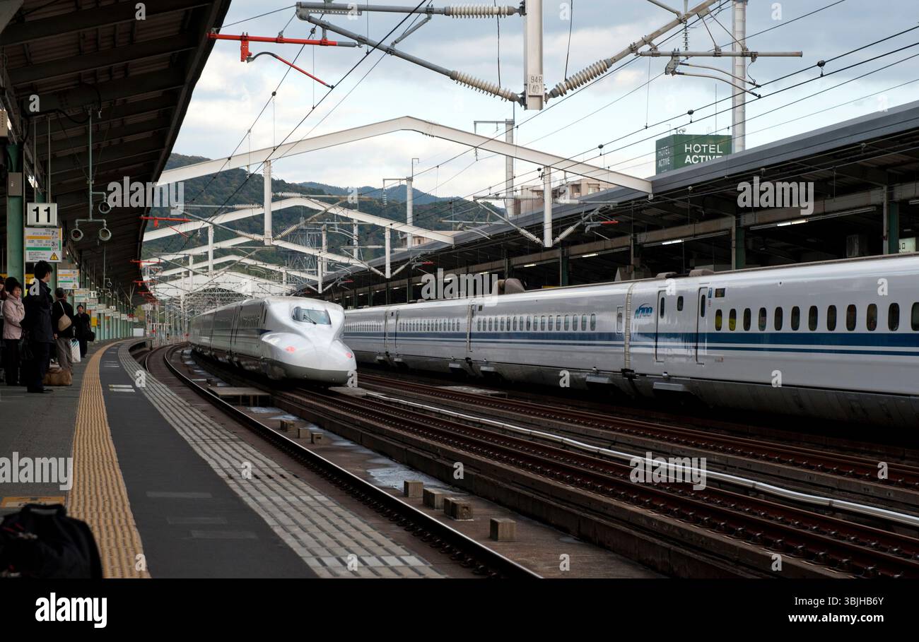 The Nozomi N700 Series JR super express shinkansen bullet train zooming ...