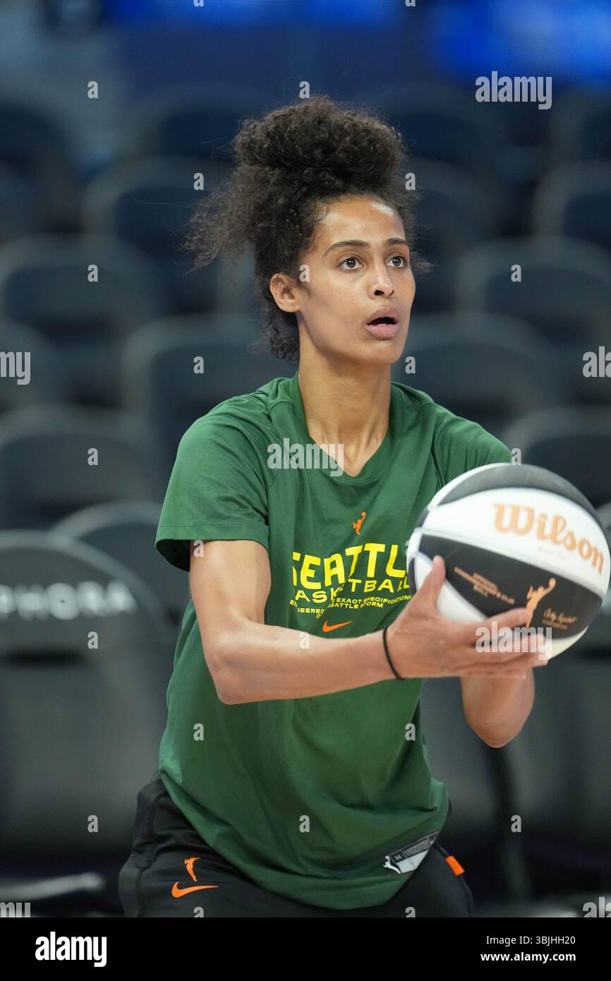 Seattle Storm guard Skylar Diggins (4) during the pregame warmup of ...