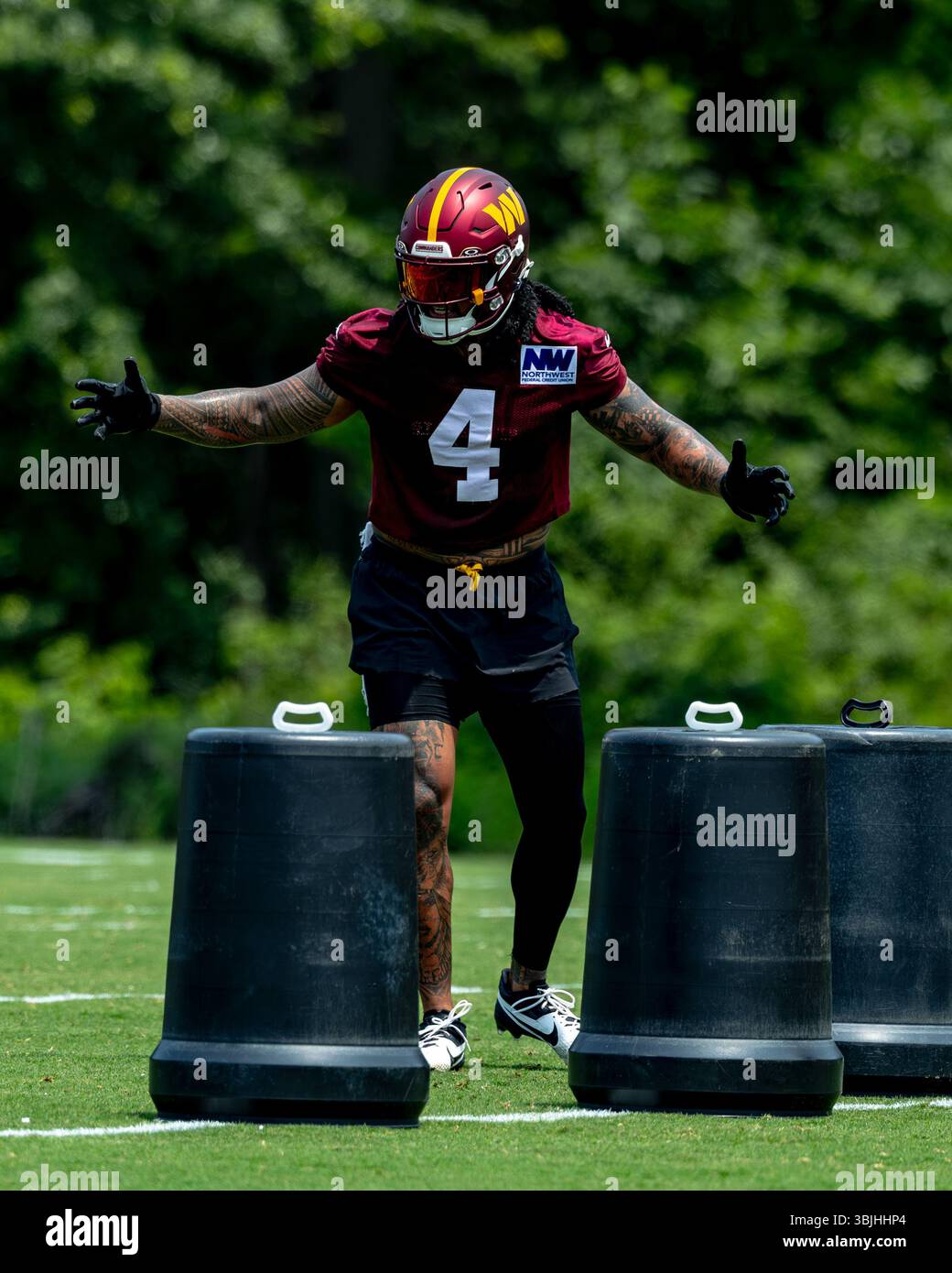 Washington Commanders linebacker Frankie Luvu (4) during drills in the ...