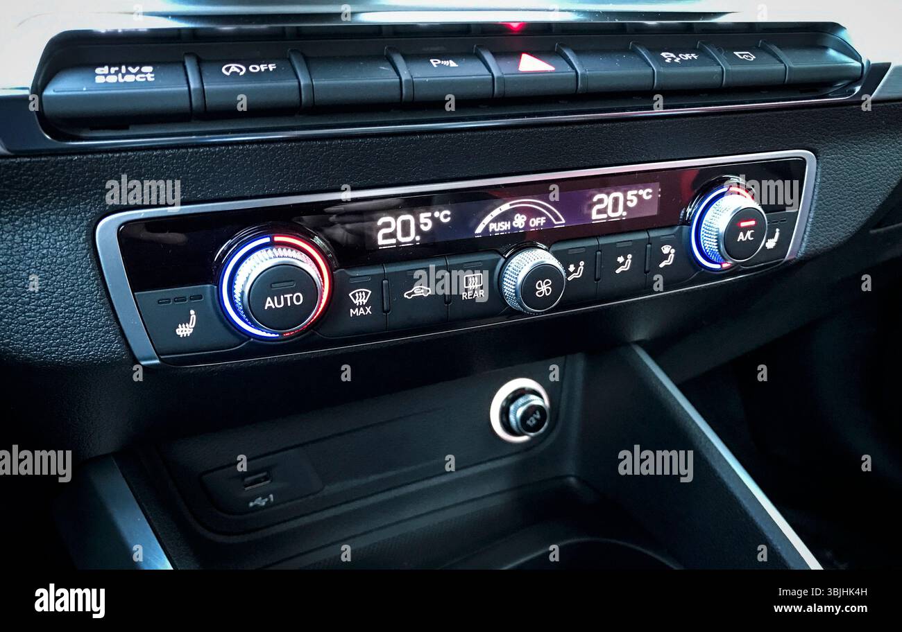 Detailed dashboard hi-res stock photography and images - Alamy