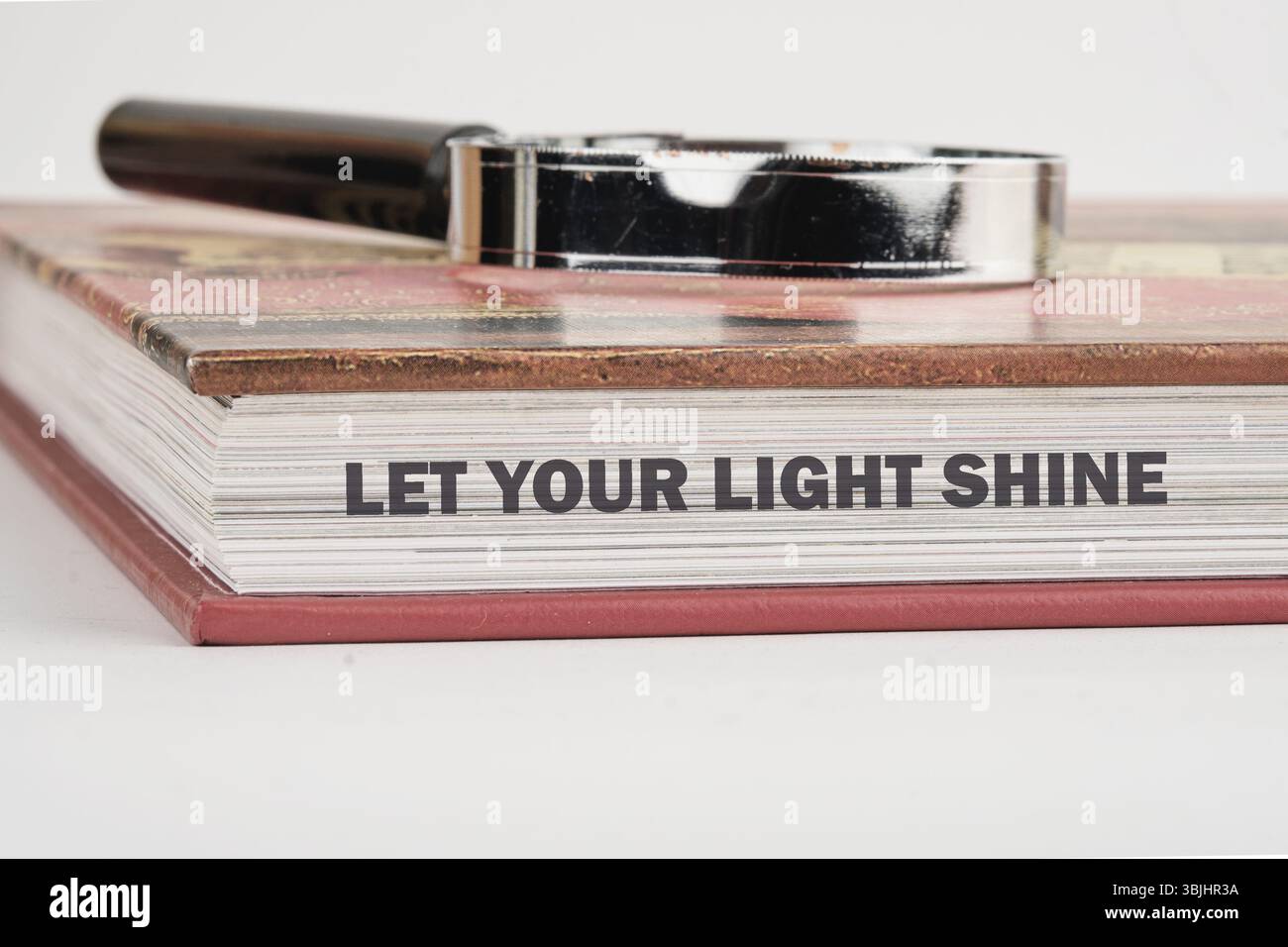 Best motivational quotes LET YOUR LIGHT SHINE Stock Photo - Alamy