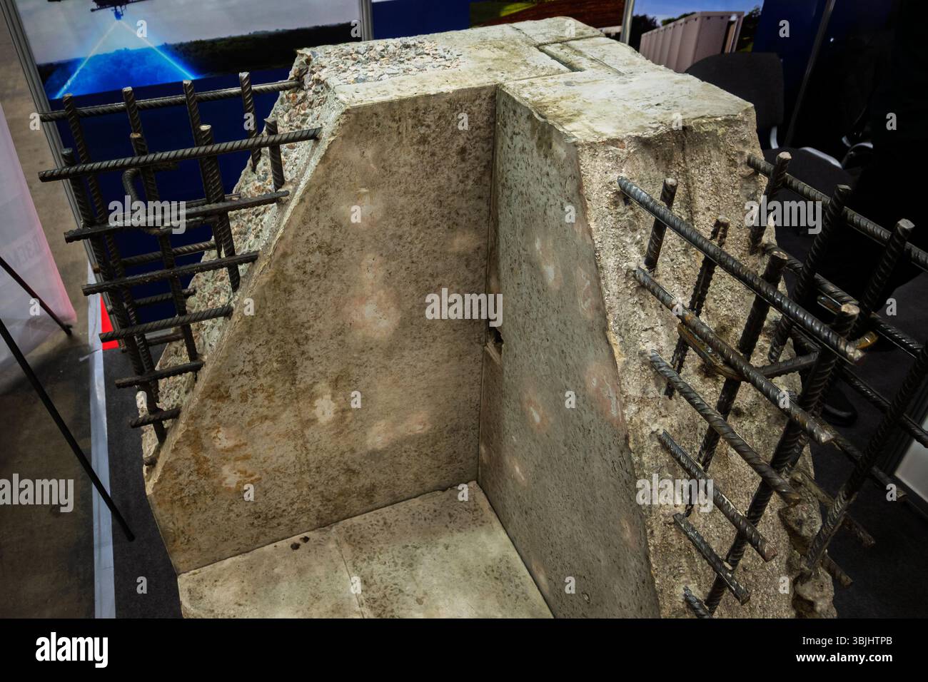 Reinforced Concrete Corner Construction Close-Up Detailing Steel Rebar ...