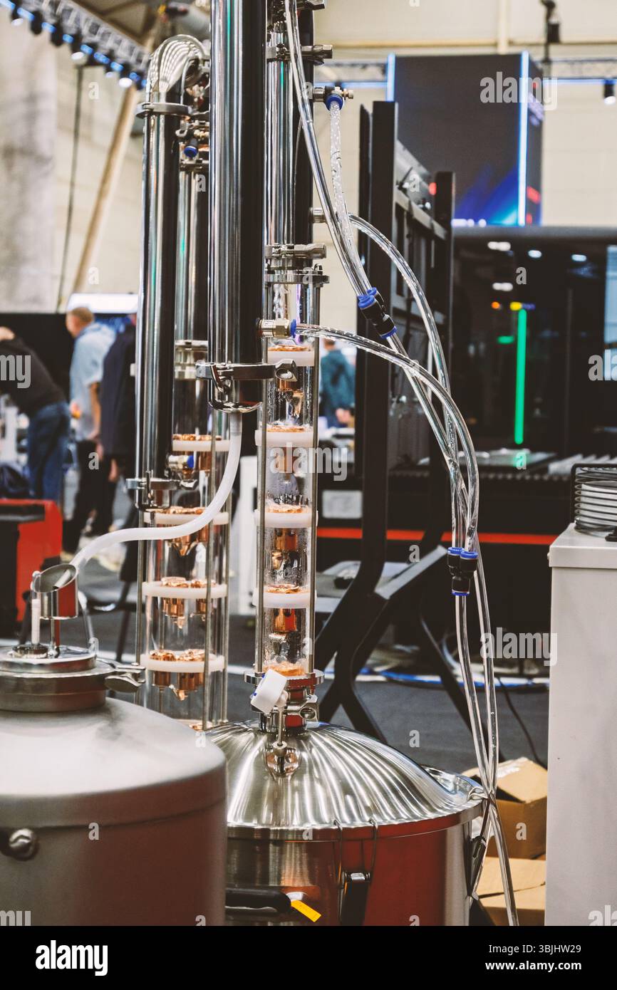 Distillation distillation column refinery hi-res stock photography and ...