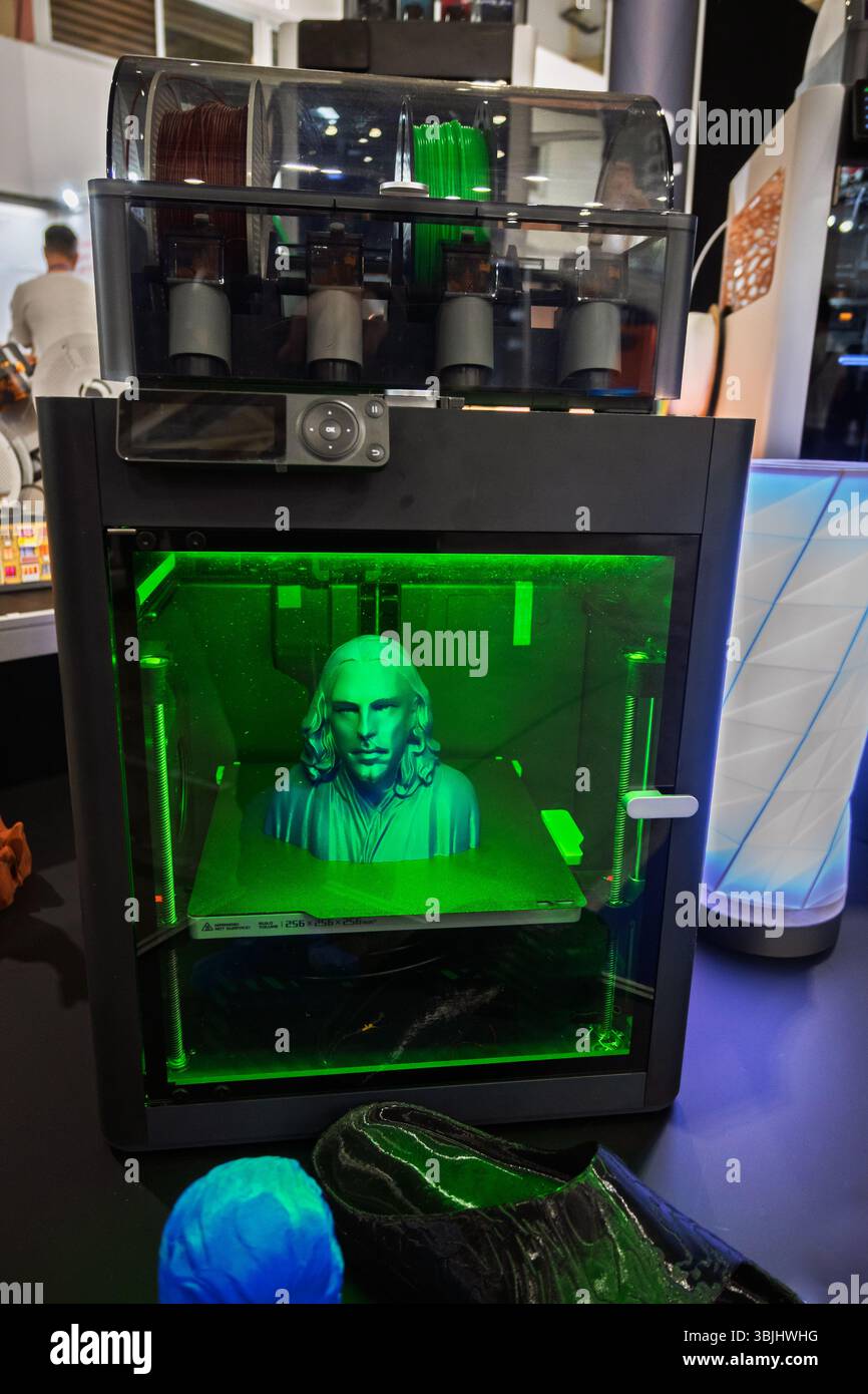 Additive manufacturing process showcases hi-res stock photography and ...