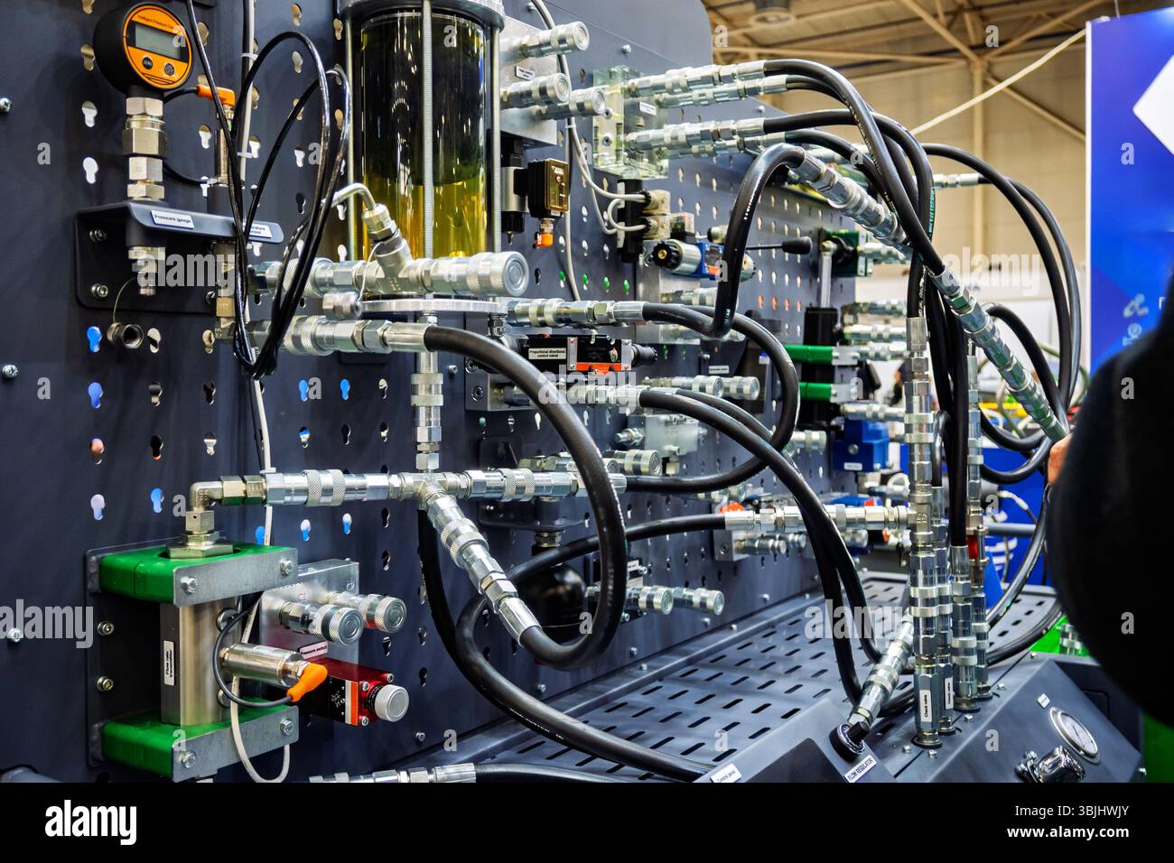 Apparatus for testing pressure gauges hi-res stock photography and ...