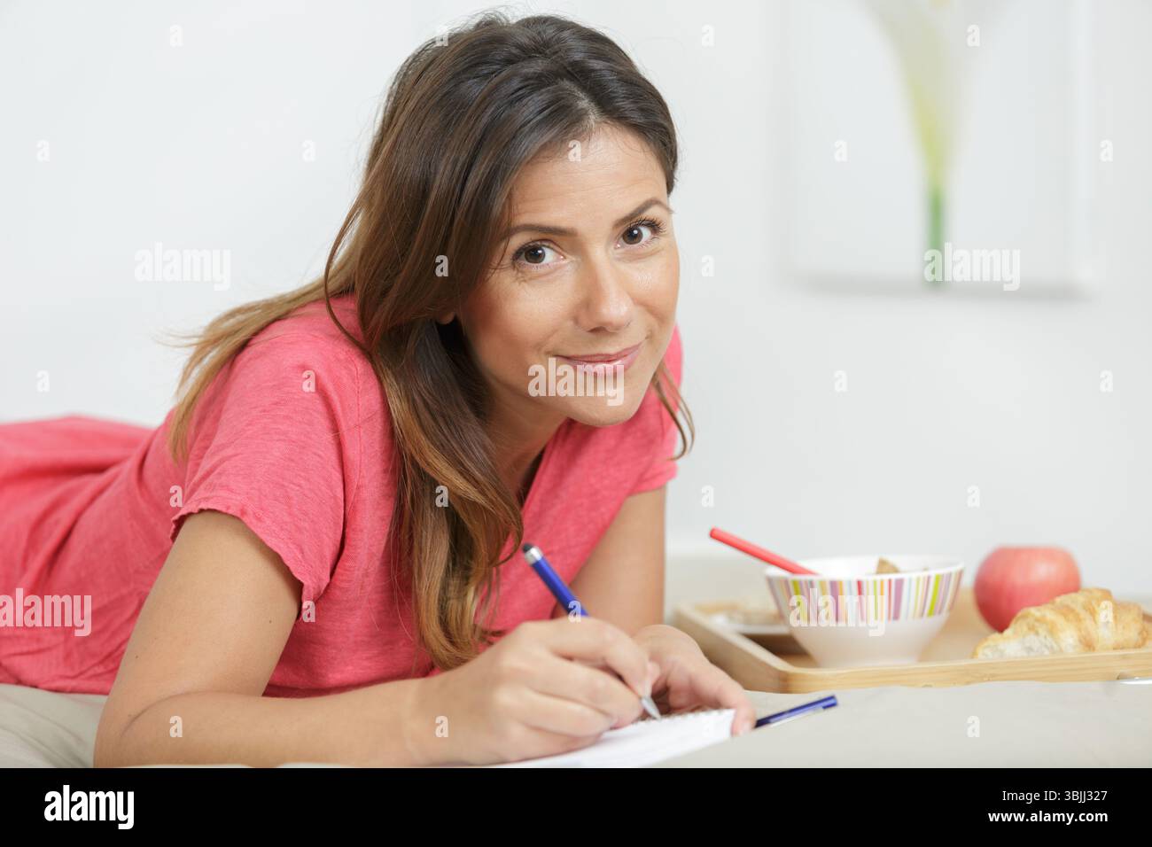 Woman pen paper sheets hi-res stock photography and images - Alamy