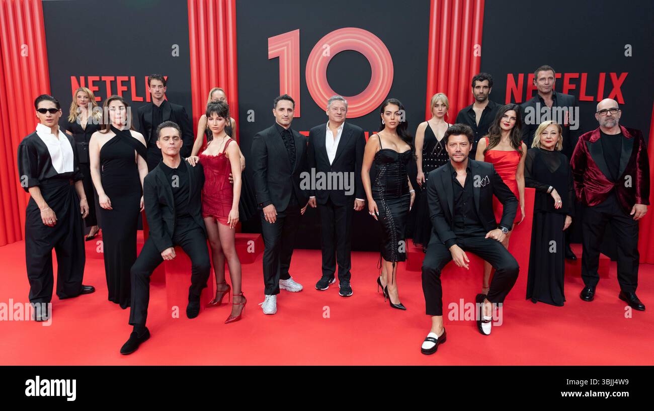 (L-R) Enzo Vogrincic, Najwa Nimri, Blanca Suárez, Manu Ríos, Ester ...