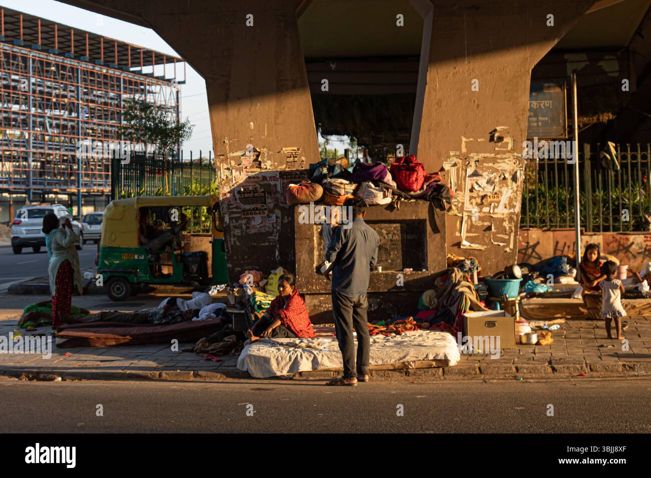 Delhi, India - 8-12-2022: dusty chaotic busy Delhi street. Crowds ...