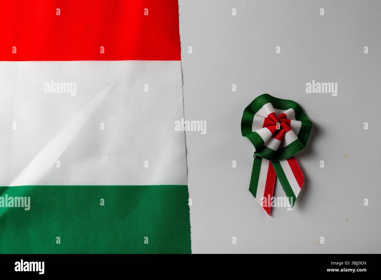 Hungarian flag and tricolor cockade Stock Photo - Alamy