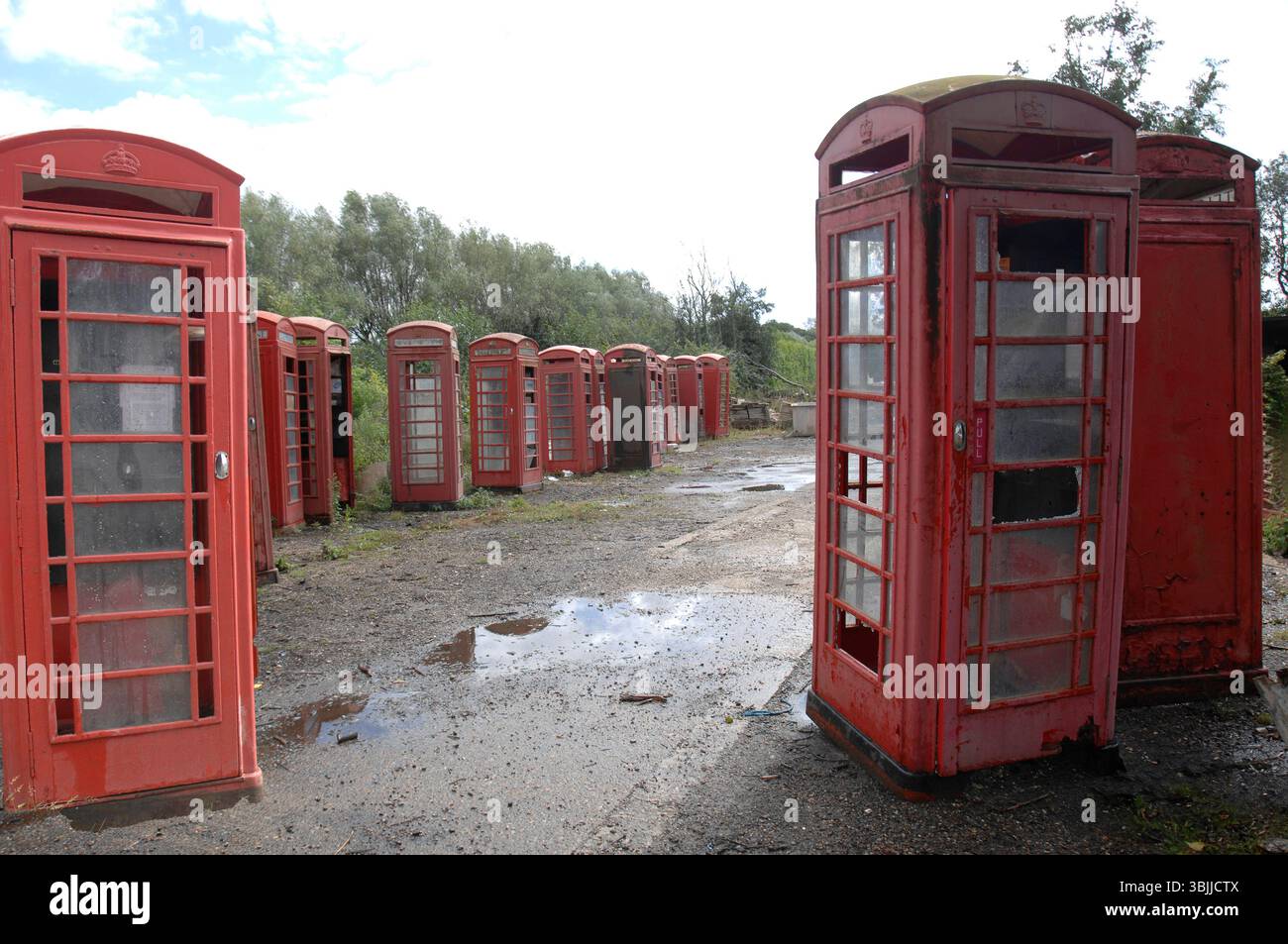 Old telephone boxes london hi-res stock photography and images - Alamy