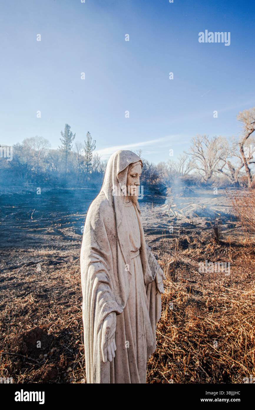 Statue of virgin mary fire hi-res stock photography and images - Alamy