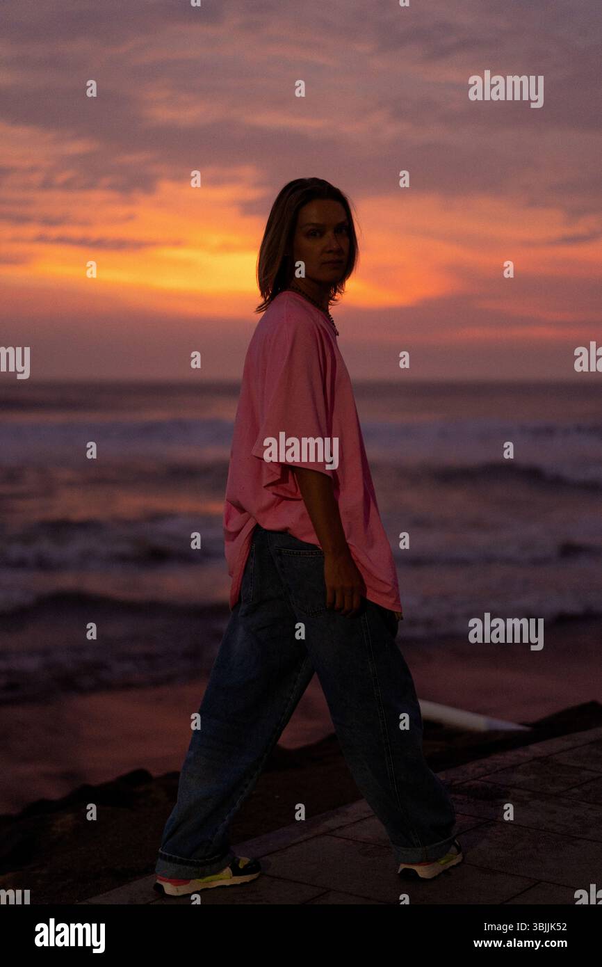 Silhouette woman watching ocean hi-res stock photography and images - Alamy