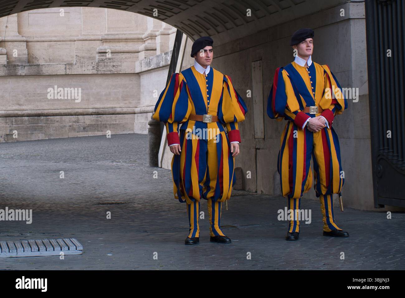 Members of the Swiss Guards at the Vatican, Rome, Italy Stock Photo - Alamy