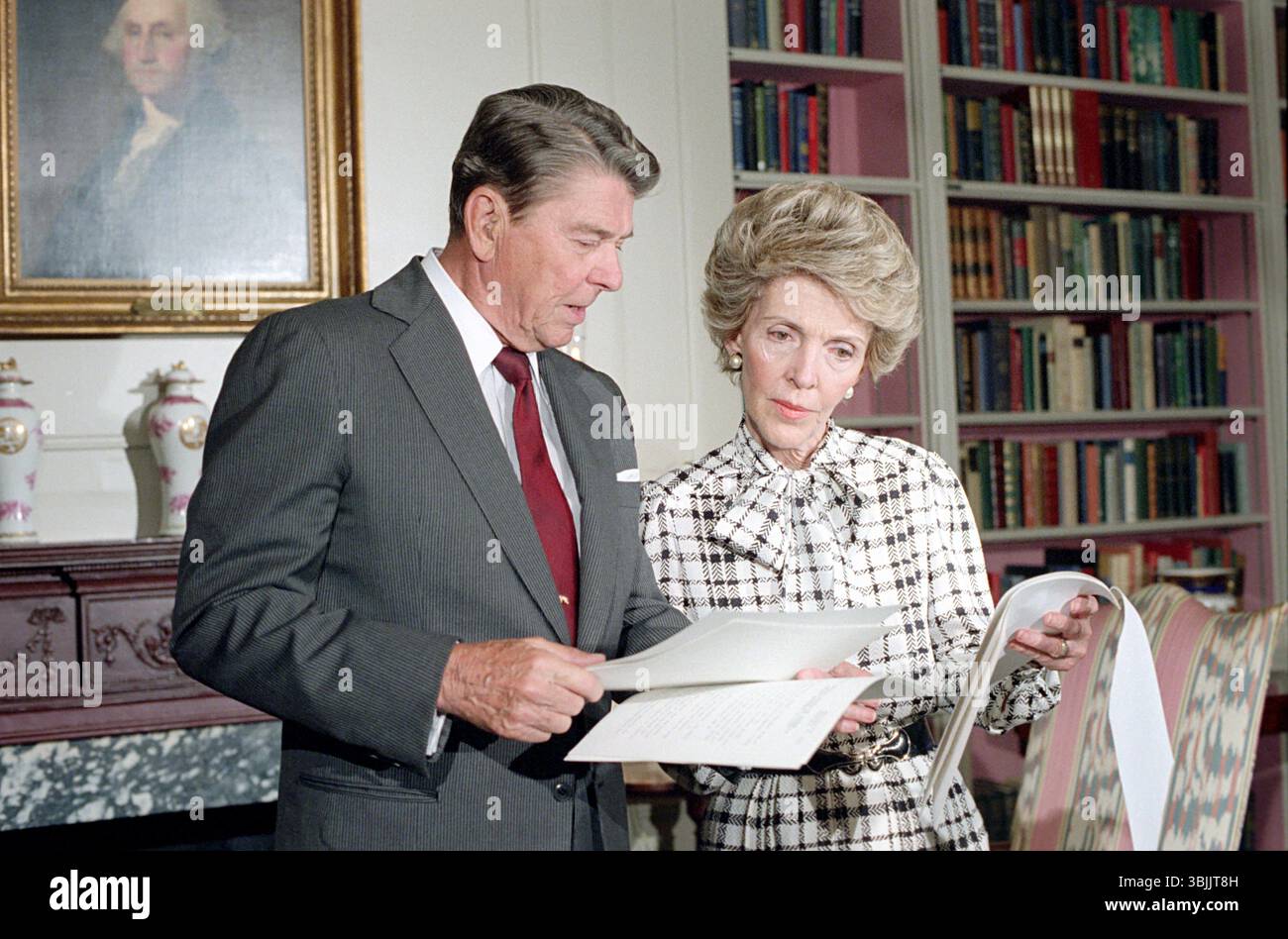 President Ronald Reagan and Nancy Reagan in The Library While Working ...
