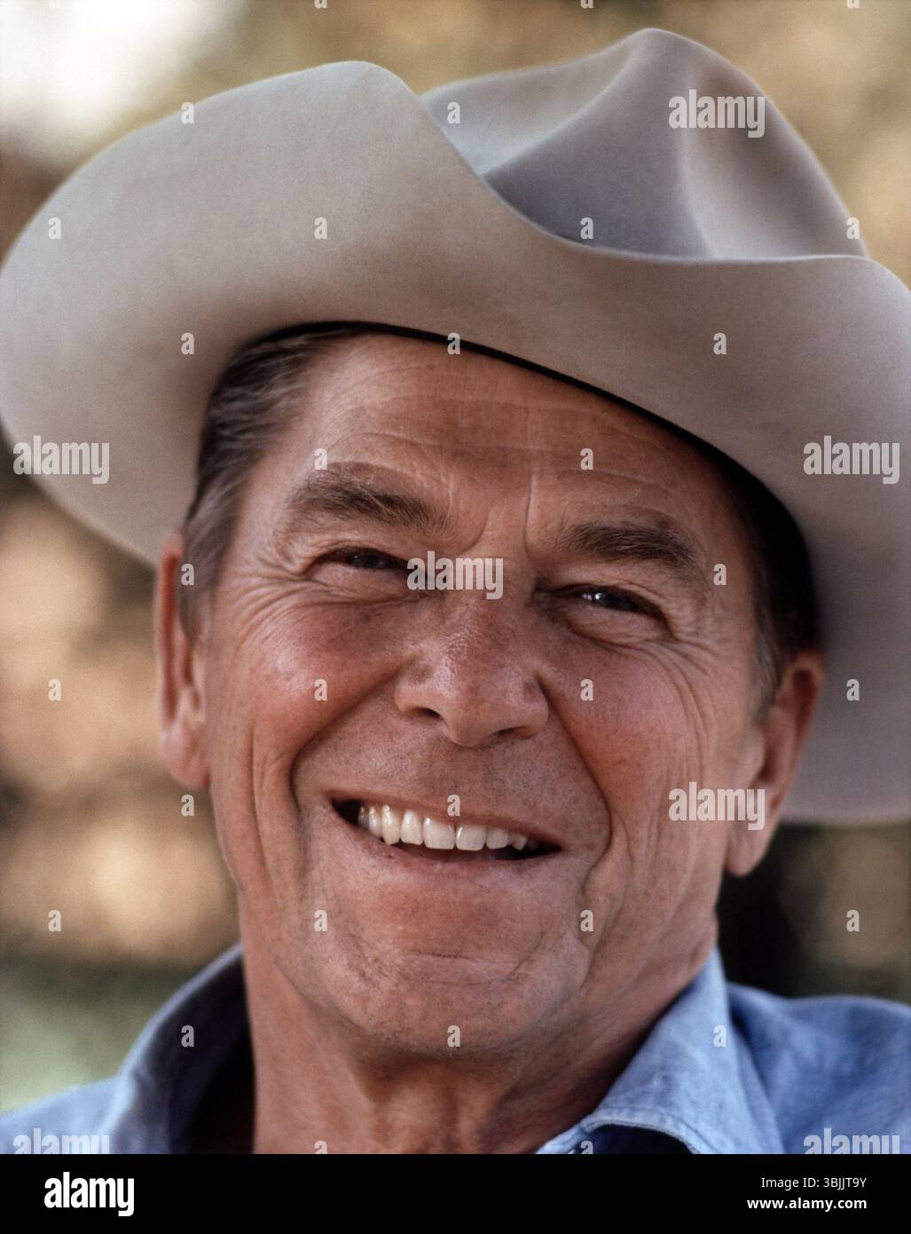 Ronald Reagan at his ranch in 1976 wearing a cowboy hat – photo by ...