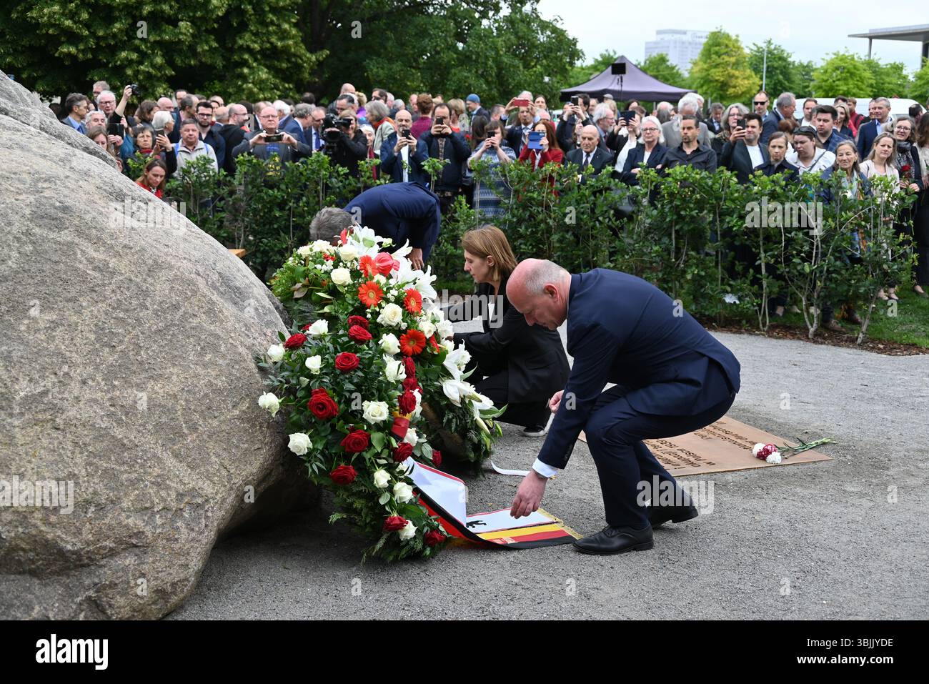 From left German State Culture Minister Wofram Weimer, Polish Culture ...