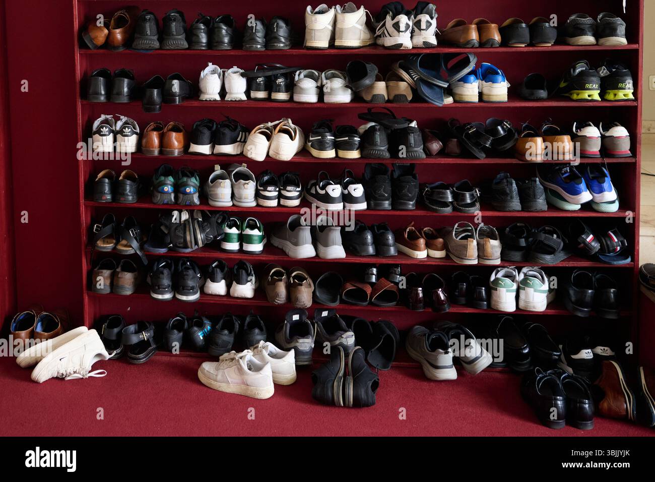 Berlin, Germany. 06th June, 2025. Men's shoes are on the shelf in the ...
