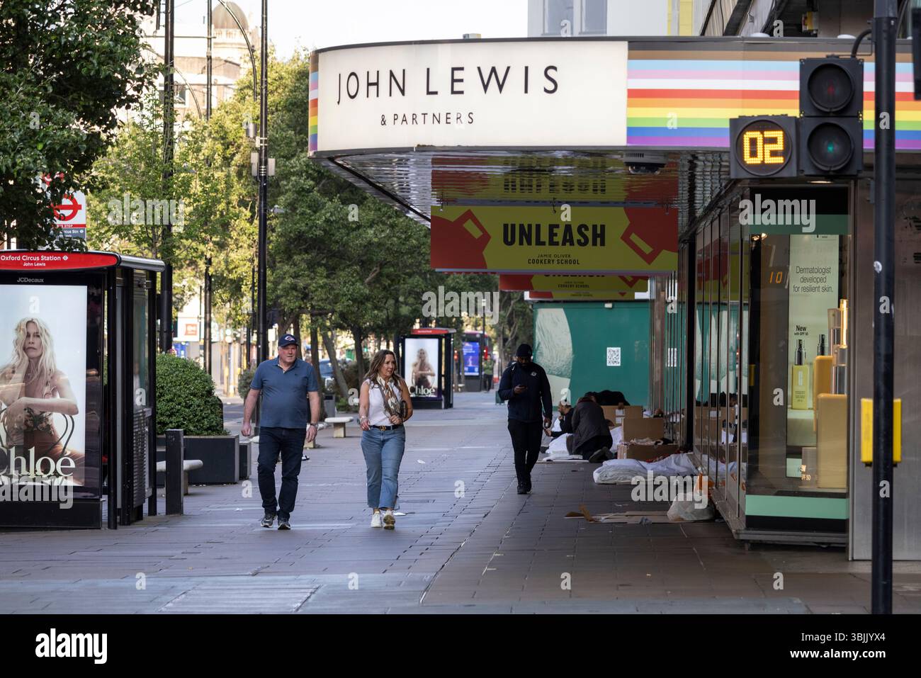 Homeless people rough sleeping on the streets of London, in the City of ...