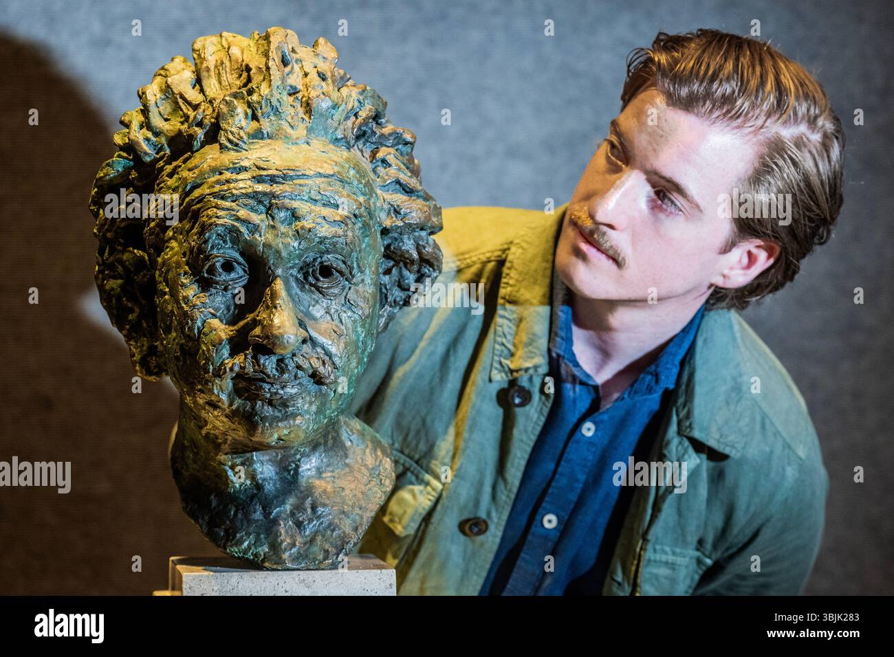 Jacob epstein einstein hi-res stock photography and images - Alamy