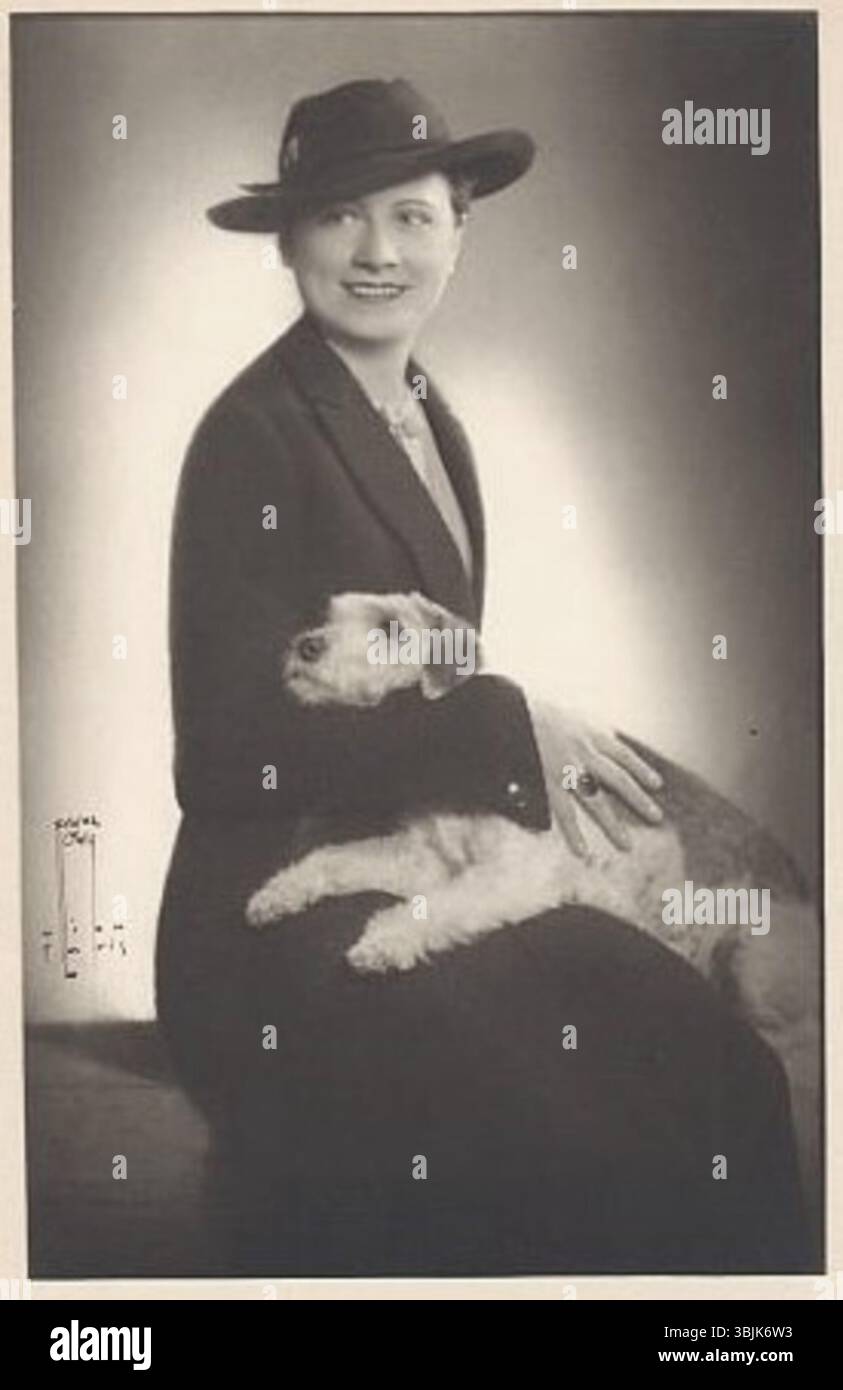 Franz Löwy (1883–1949) painted 'Die Opernsängerin Olga Levko-Antosch ...