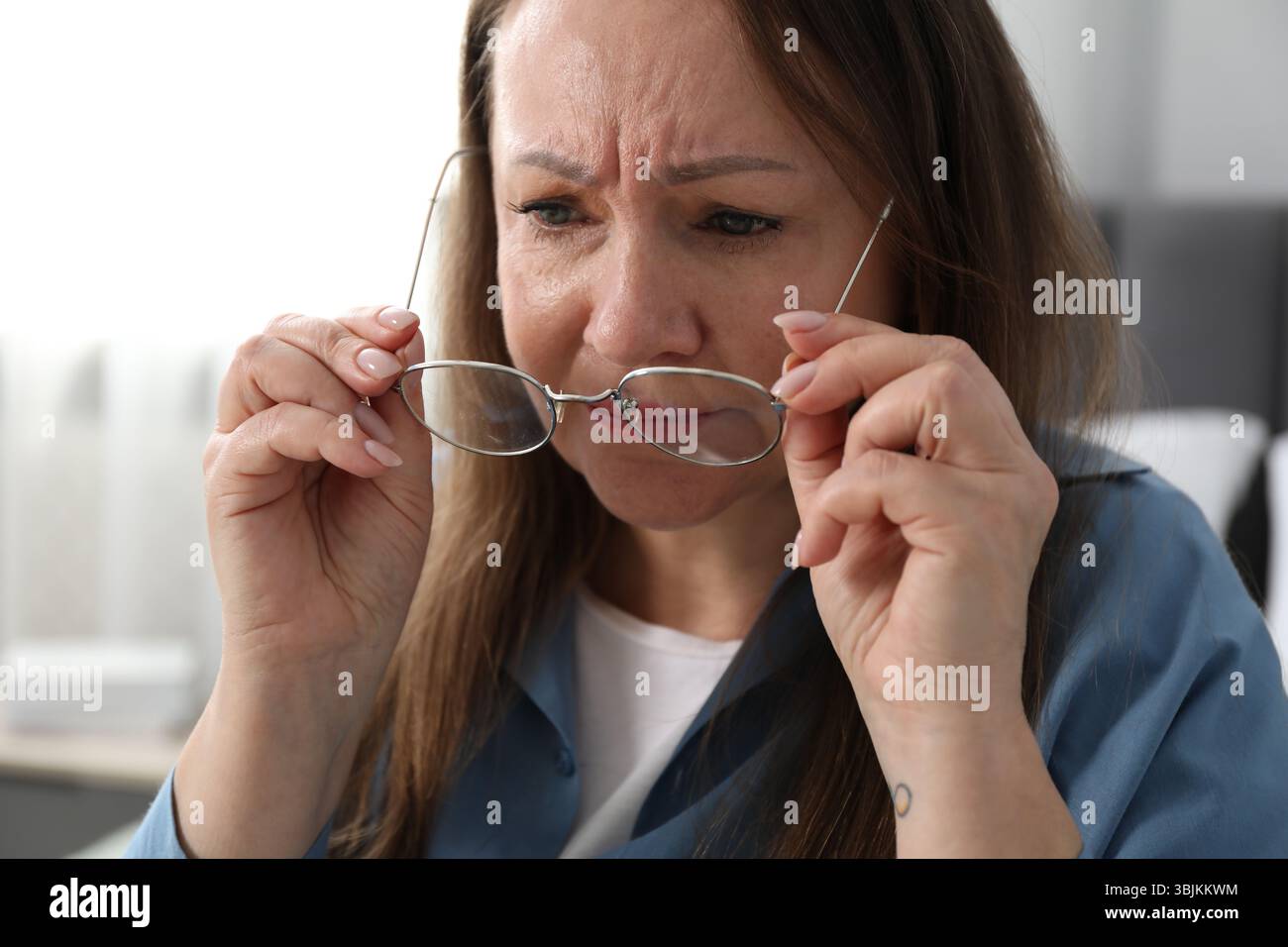 Woman poor eyesight wearing hi-res stock photography and images - Alamy