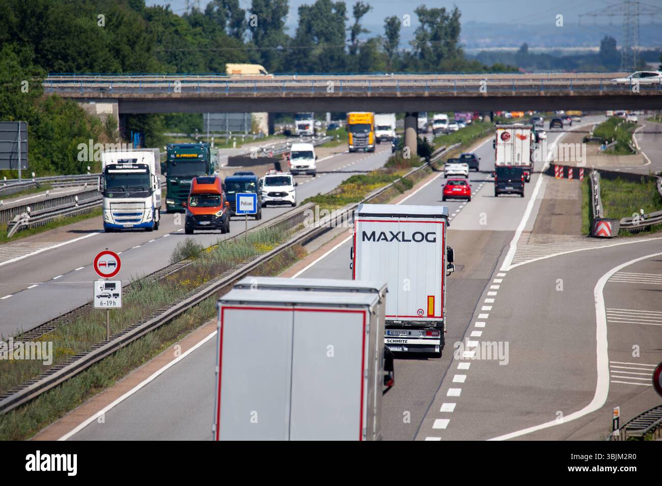 Blick auf die Autobahn 61 bei Ludwigshafen *** View of the 61 freeway ...