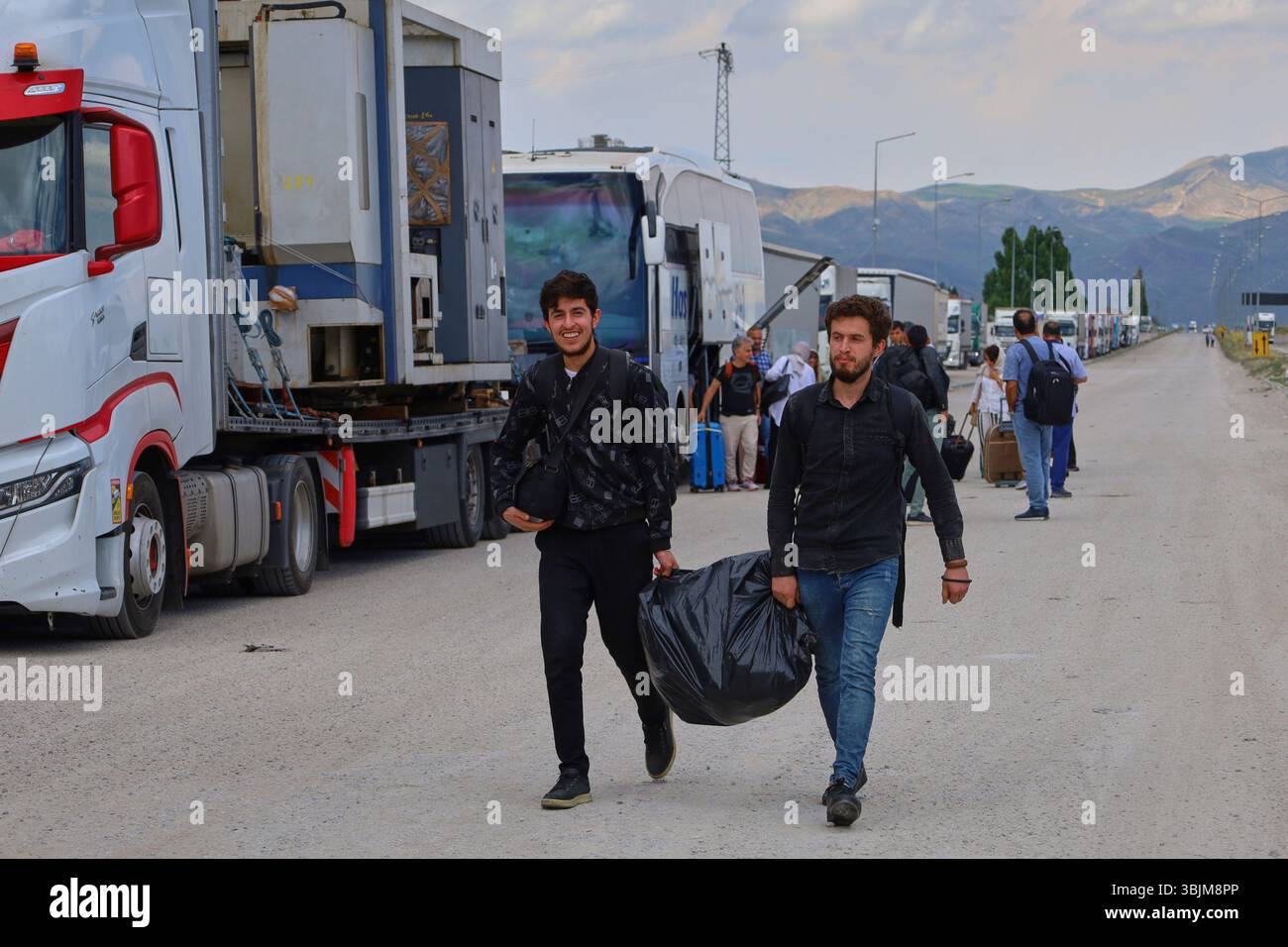 Iranians arrive to cross into Iran at Gurbulak Bazargan border post, in ...