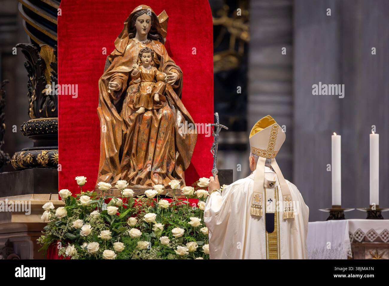 Pope leo xiv mass saint peters hi-res stock photography and images - Alamy