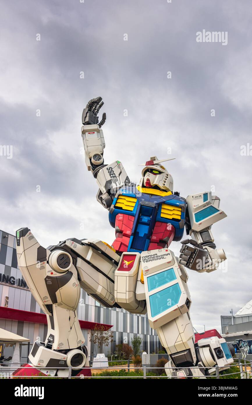 Full scale robot statue Gundam displayed at the Gundam Next Future ...