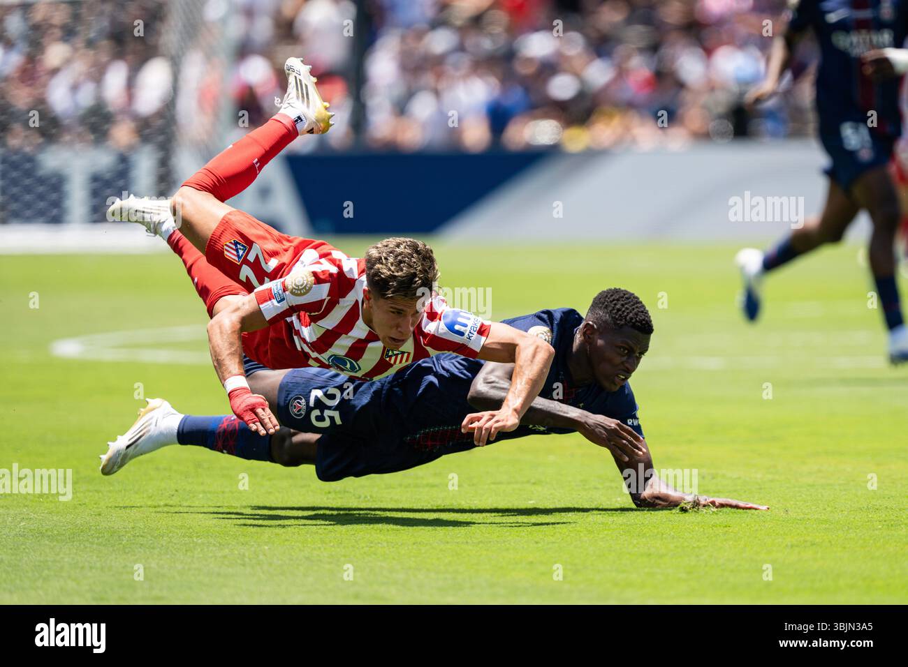 Atlético Madrid forward Giuliano Simeone (22) and Paris Saint-Germain ...