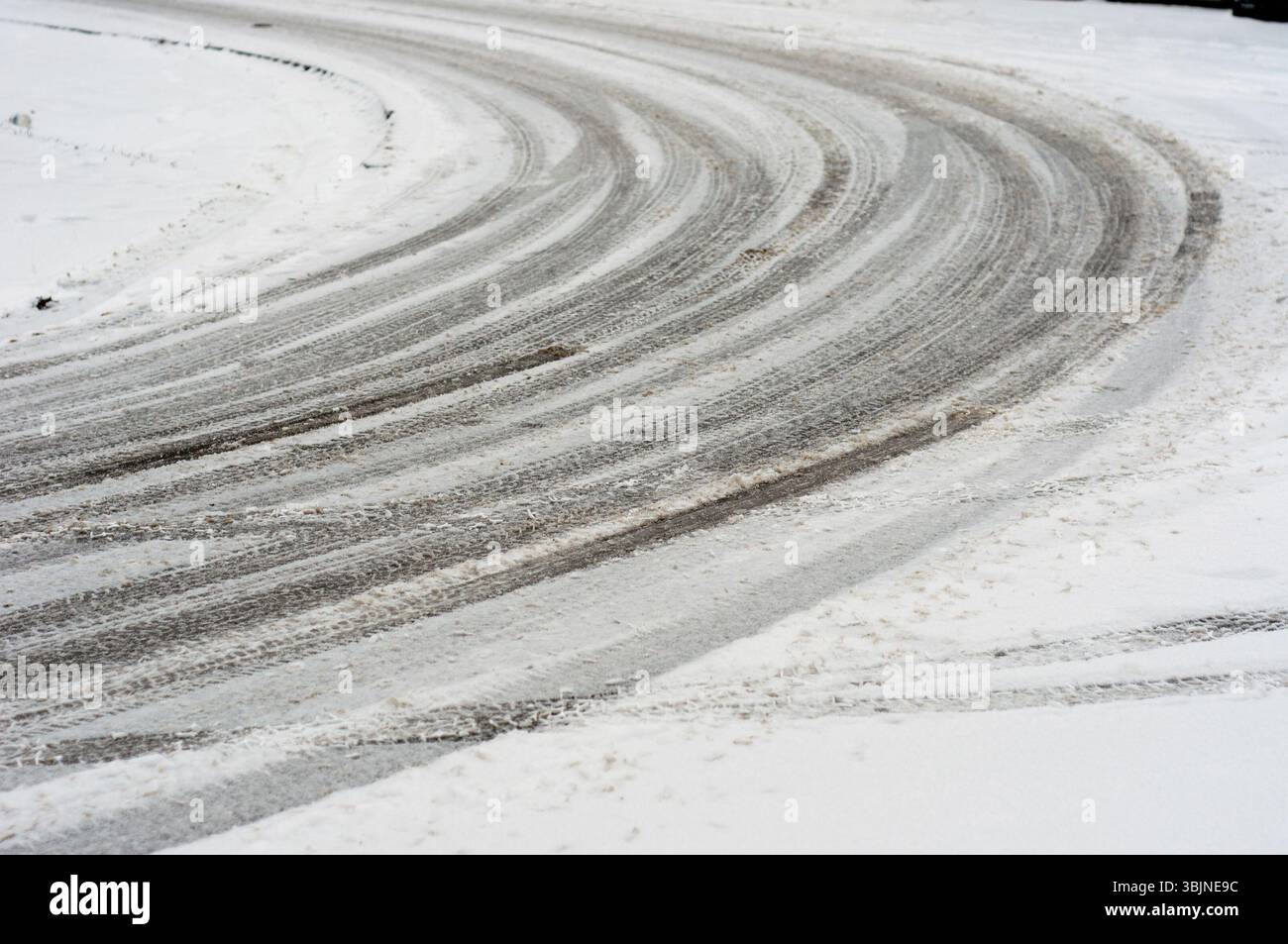 Curve in track hi-res stock photography and images - Alamy