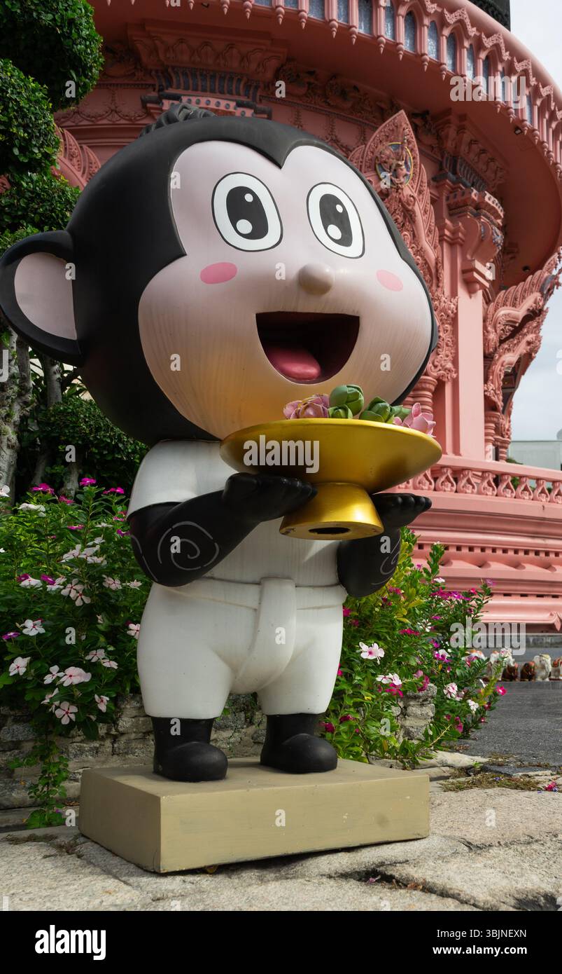 Golden statue monkey temple hi-res stock photography and images - Alamy