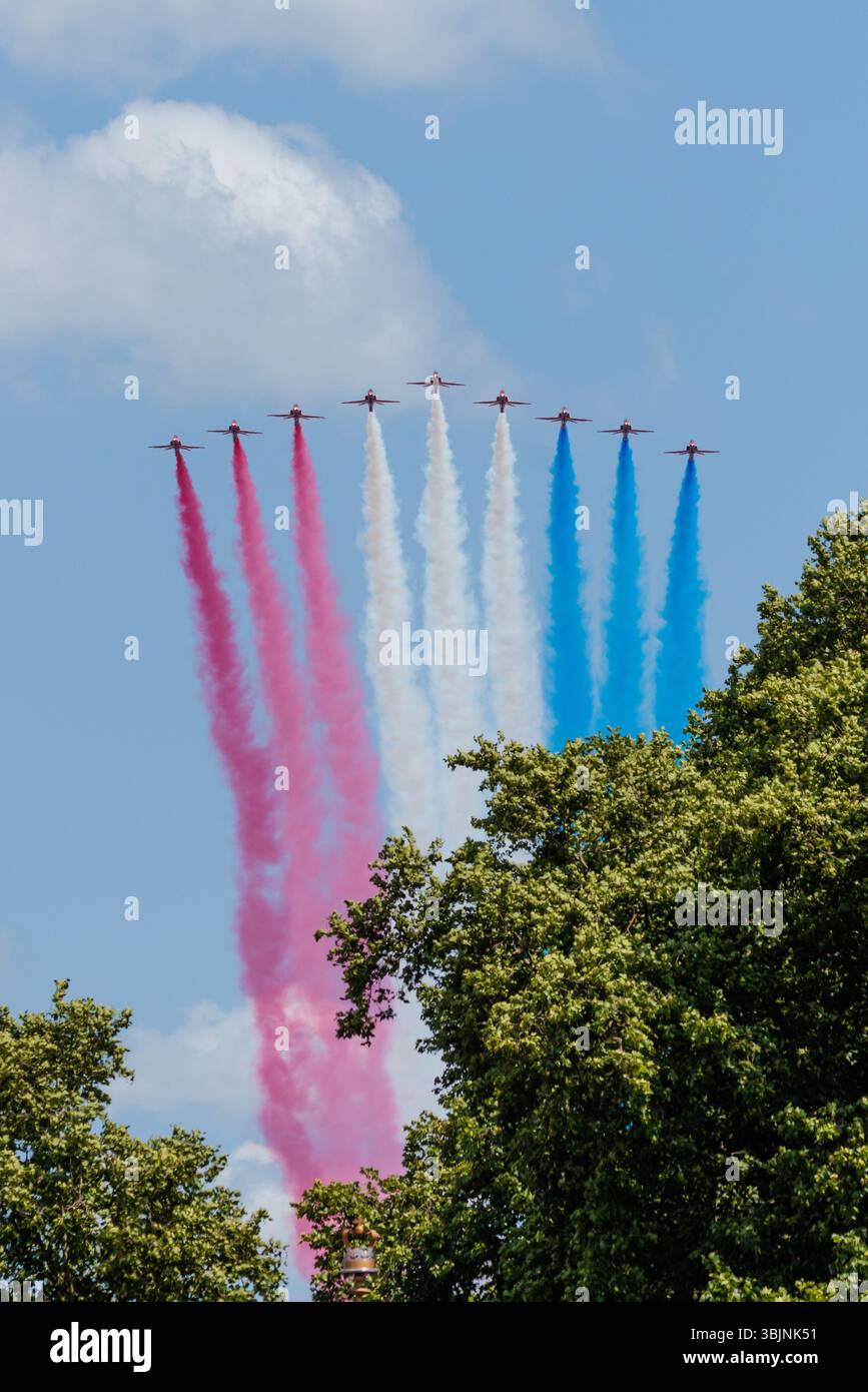 The world famous Red Arrows flying over The Mall, towards Buckingham ...