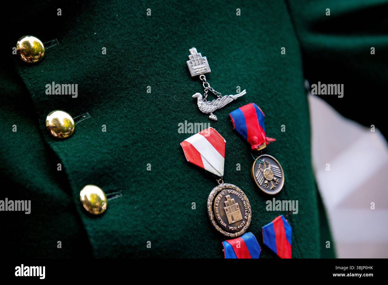 14 June 2025, Lower Saxony, Wildeshausen: An archer from the ...