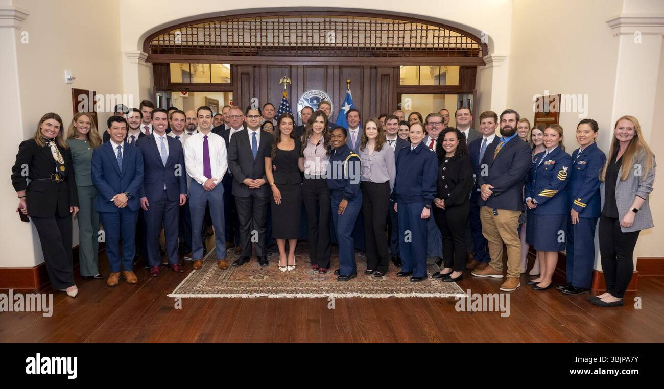 Kristi Noem and DHS employees celebrate 100 days of Secretary Noem’s ...
