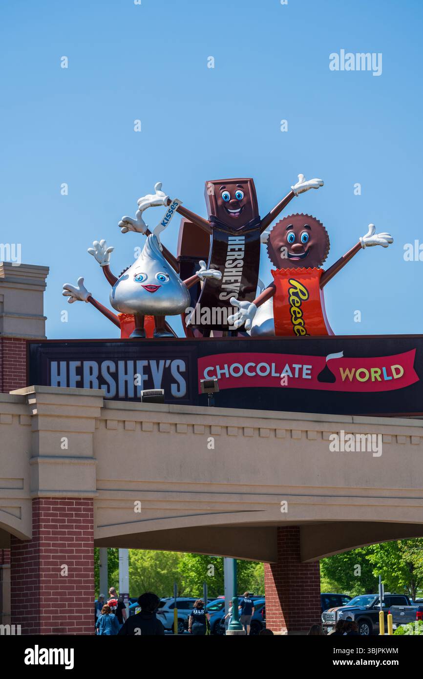 Hershey, PA, USA – May 10, 2025: Hershey’s Candy Characters wave at visitors from the roof at ...
