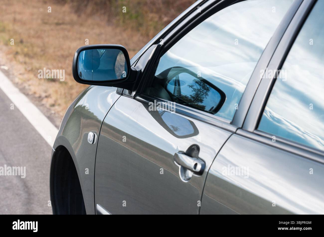 Side shot of car hi-res stock photography and images - Alamy