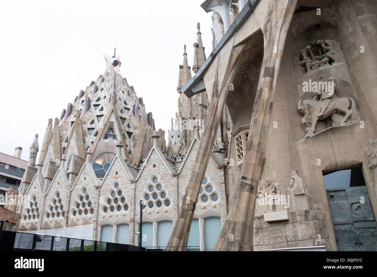 Showcasing stunning modern building set hi-res stock photography and images - Alamy