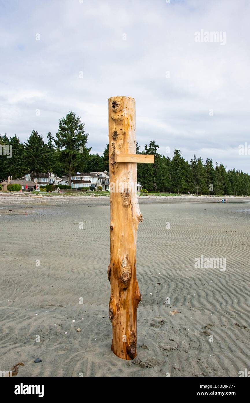 Log pole on Rathtrevor Beach in Parksville, British Columbia, Canada ...