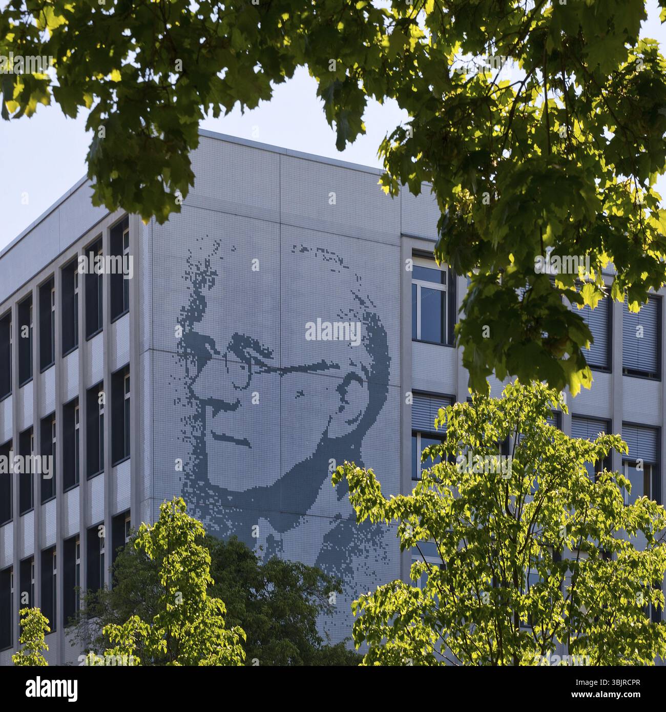 Vocational school centre Mitte Peter-Behrens-Schule with the portrait ...