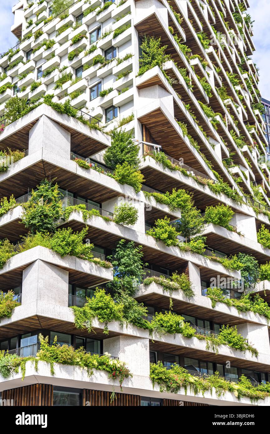 Wonderwoods residential tower, one of 2 green buildings, in Utrecht in ...