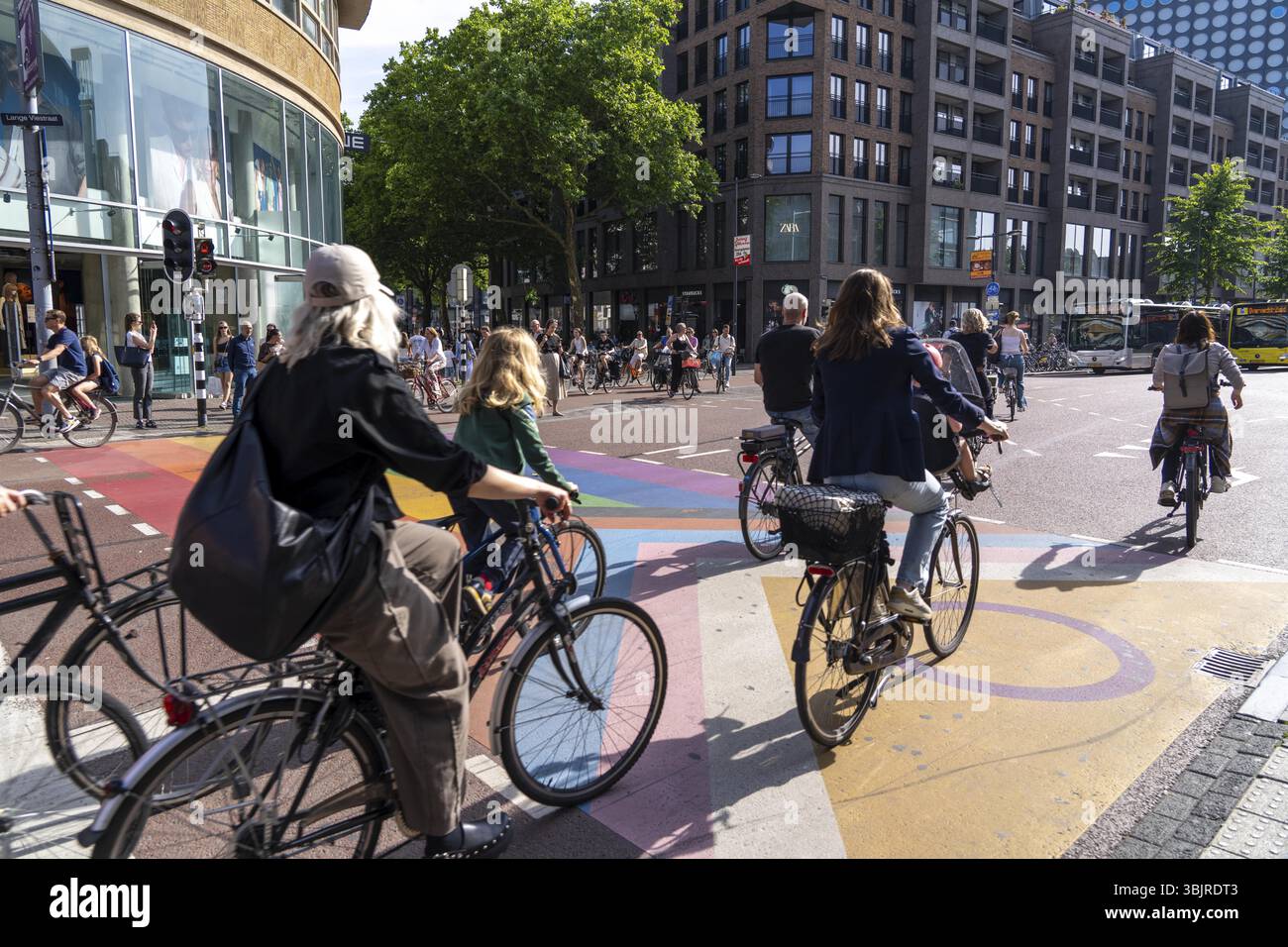 Central cycle path along the Vredenburg, in the city centre of Utrecht ...