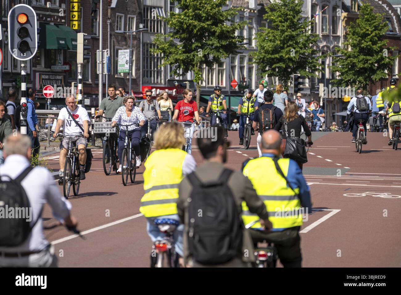 Central cycle path along the Vredenburg, in the city centre of Utrecht ...