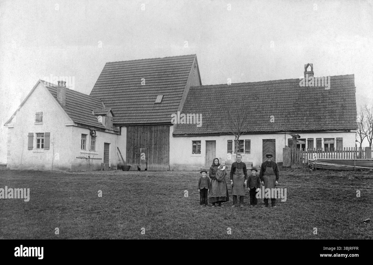 Farmer 1920s hi-res stock photography and images - Alamy